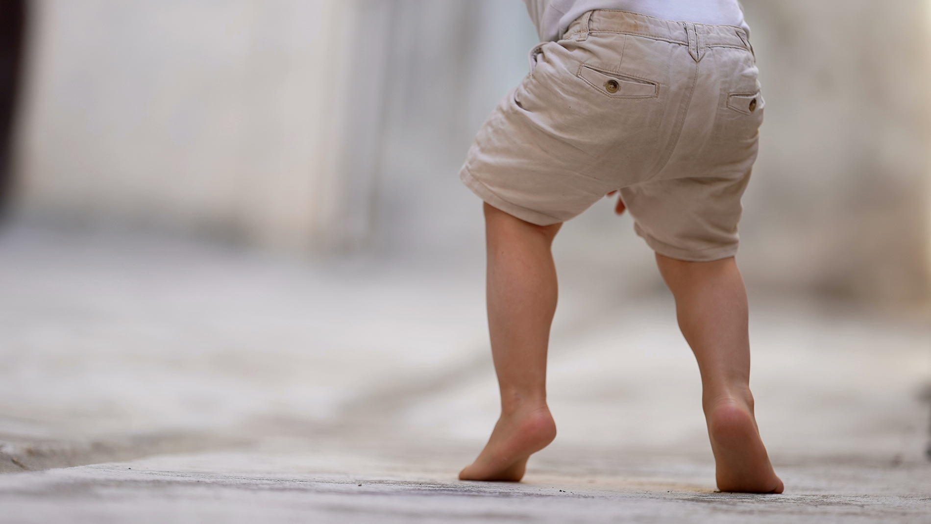 Toe walking in children and young people | NHS inform